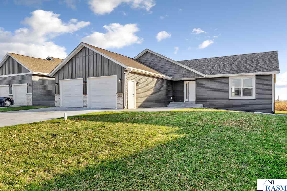 217 Wickfield Drive, Mankato, MN 56001 | $460,000 | Single Family | Active