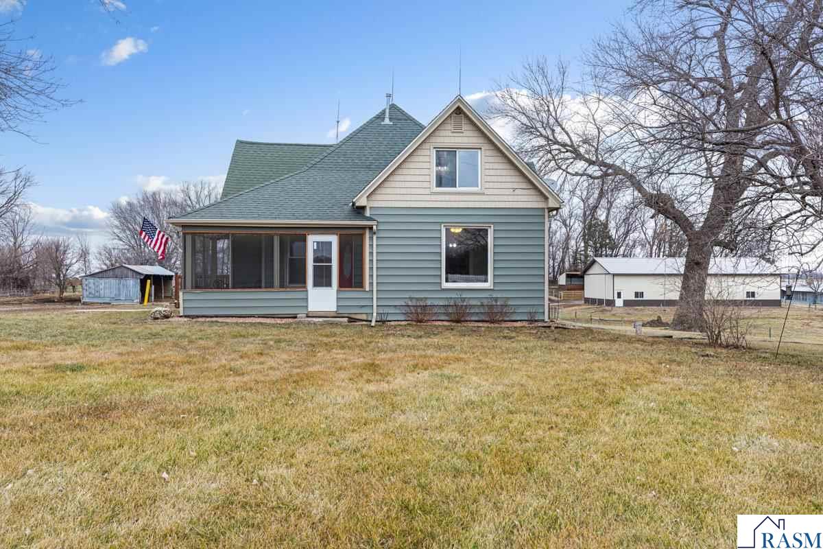 79762 Hammond Highway, Madelia, MN 56062 | $399,999 | Single Family | Sold